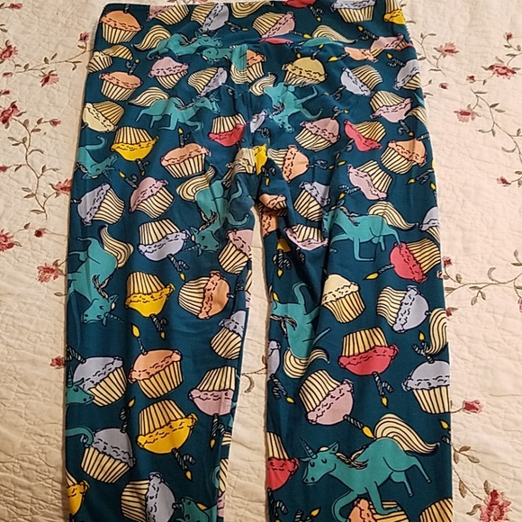 LuLaRoe | Pants & Jumpsuits | Lularoe Tc Unicorns And Cupcakes Leggings ...